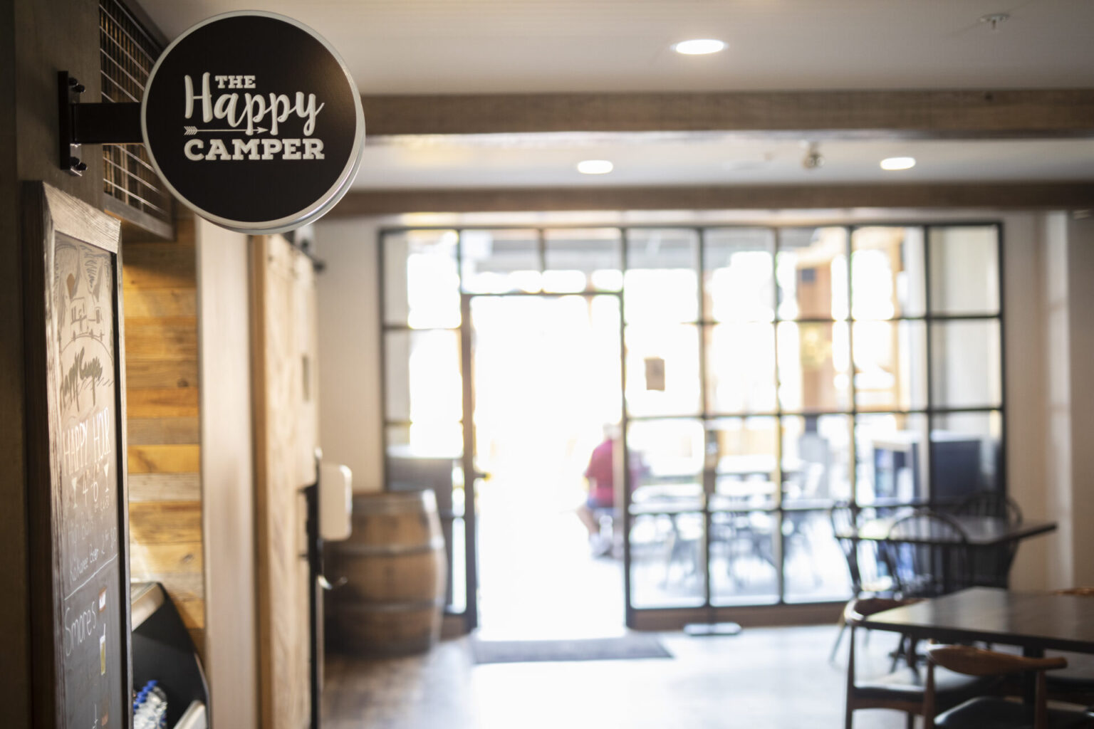 Happy Camper Cafe & Bar - Canalta Lodge - Banff